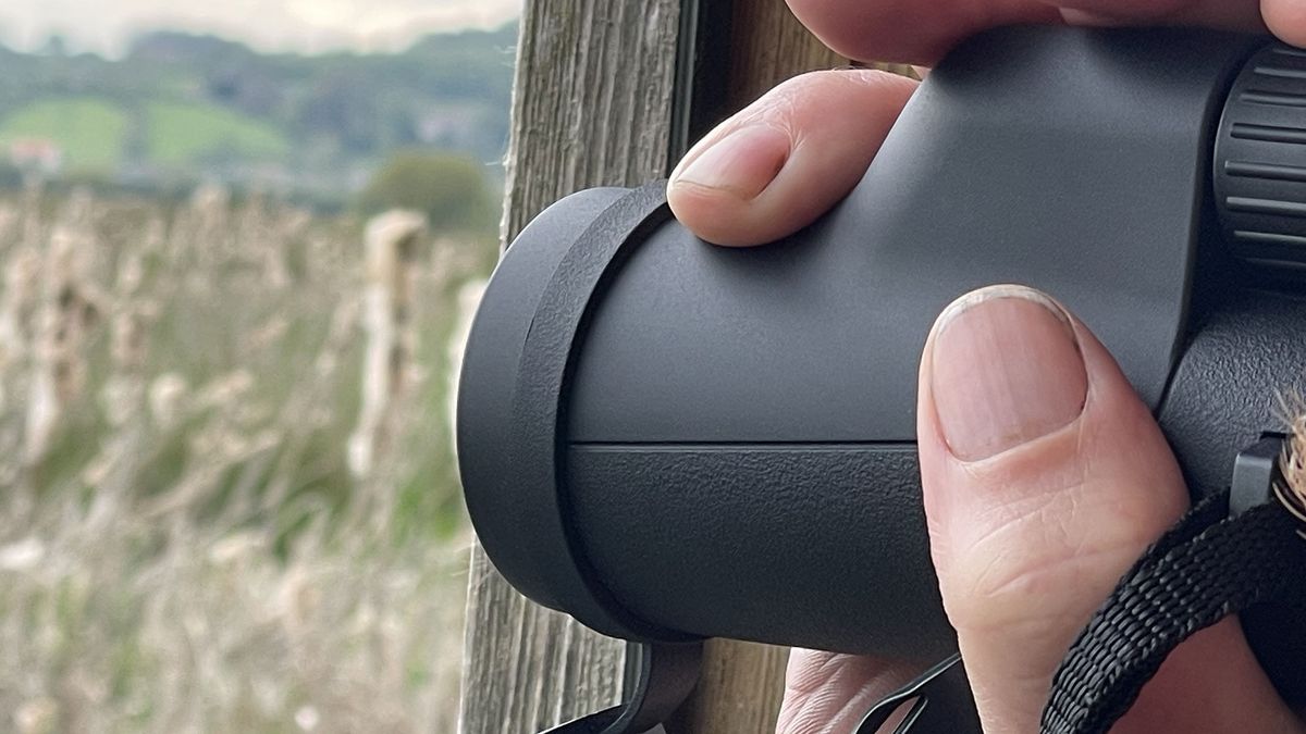 Opticron Oregon 4 PC Oasis 10X42 monocular review | Space