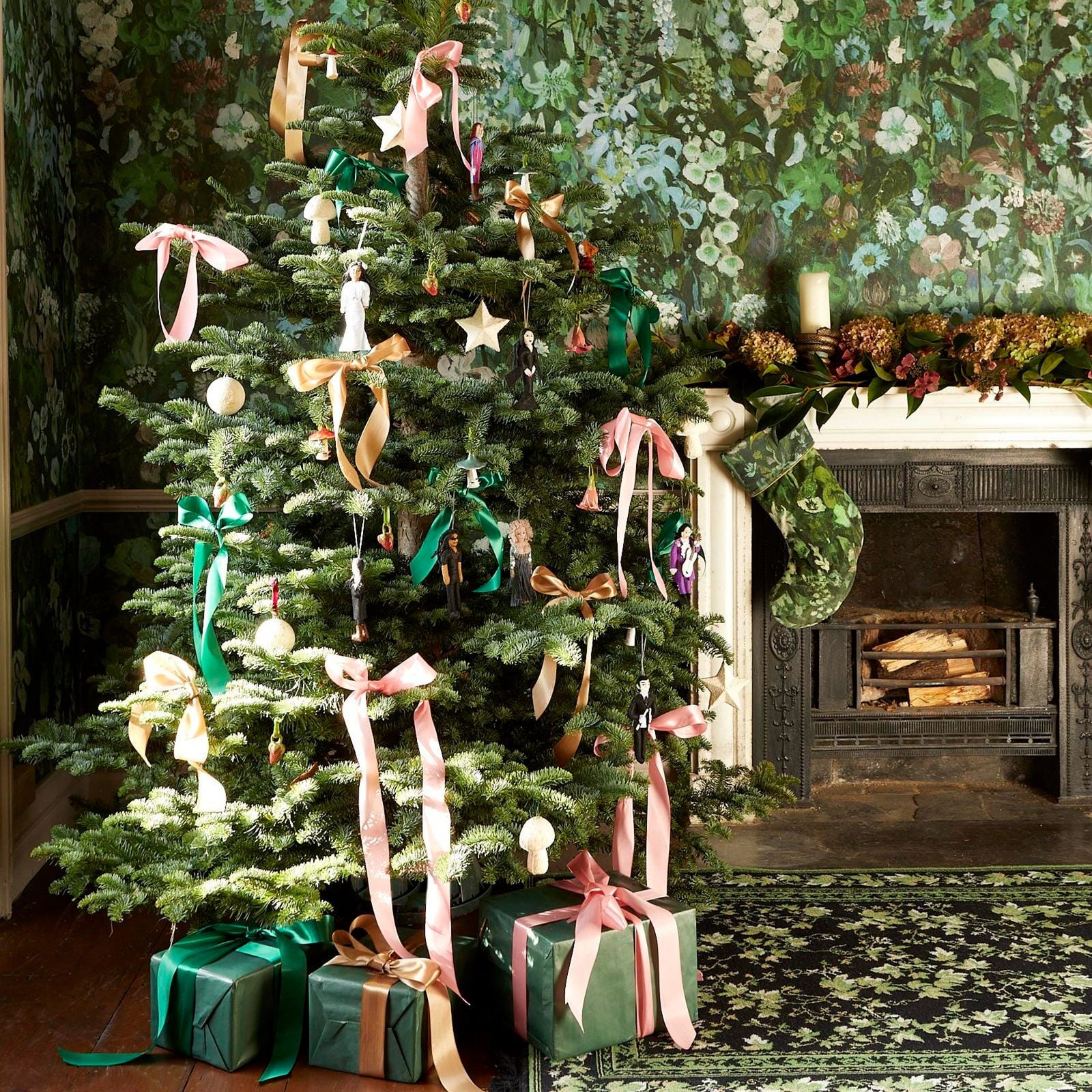How to make bows for a Christmas tree like a pro | Ideal Home