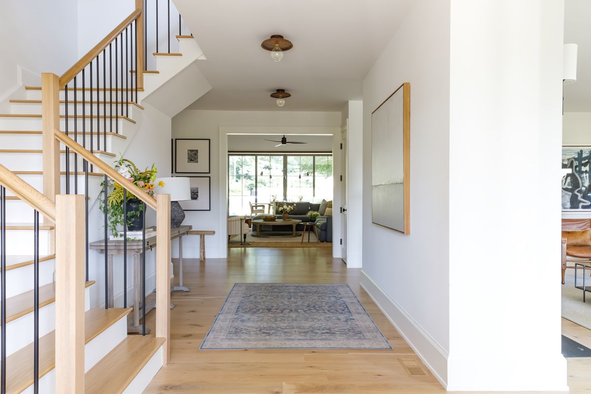 5 tricks professional stagers use for perfect entryways | Livingetc