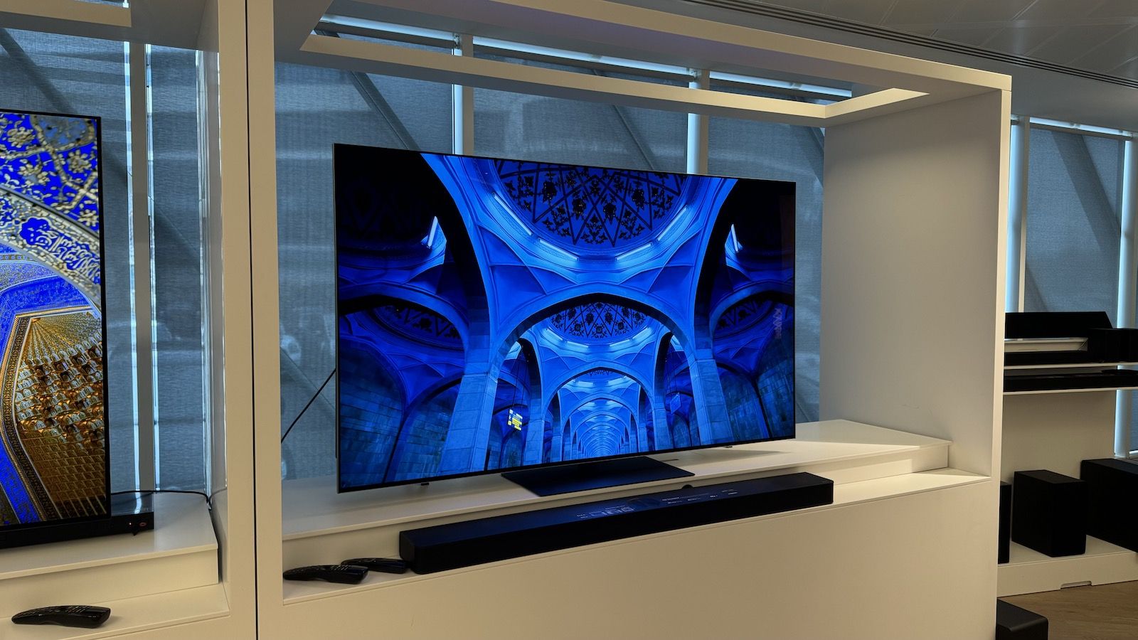 The LG G4 OLED TV is now up for pre-order with a stand, known as the ...