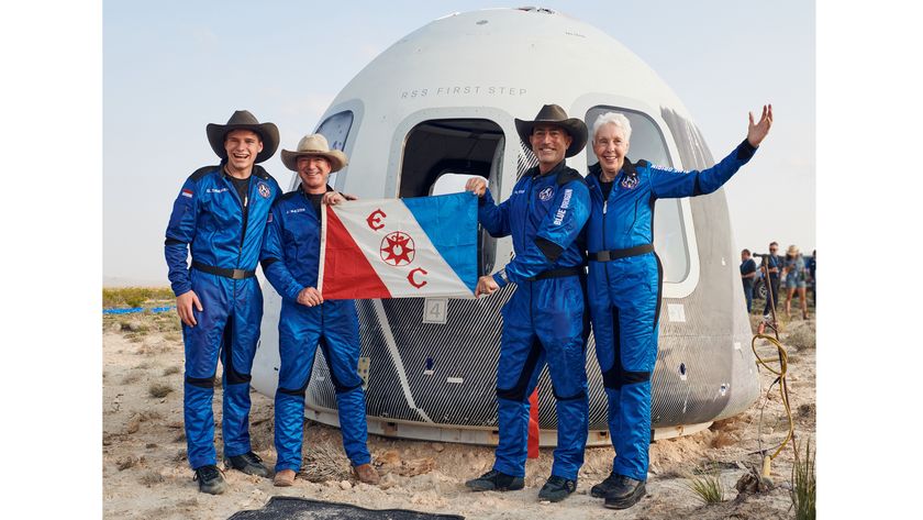 In photos: Blue Origin's 1st New Shepard passenger launch with Jeff ...