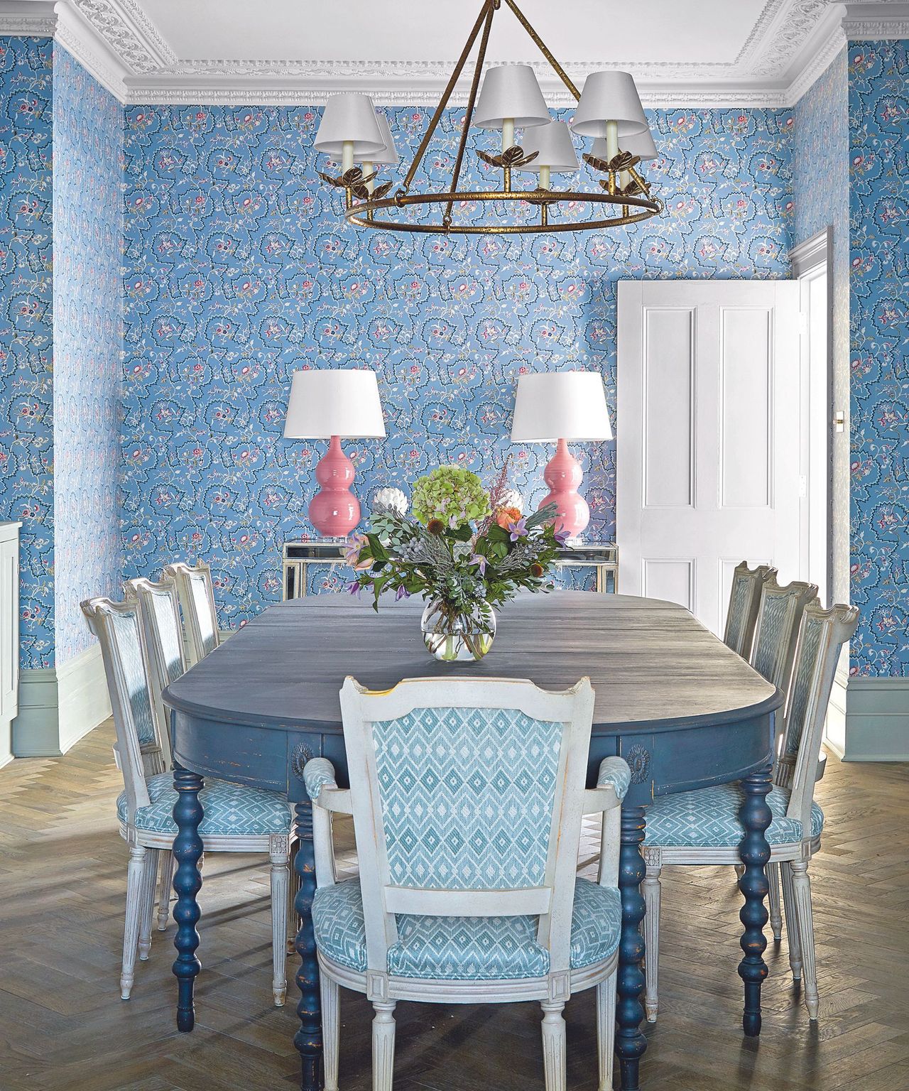 What is a monochrome color scheme? The on-trend look of 2024 | Homes ...