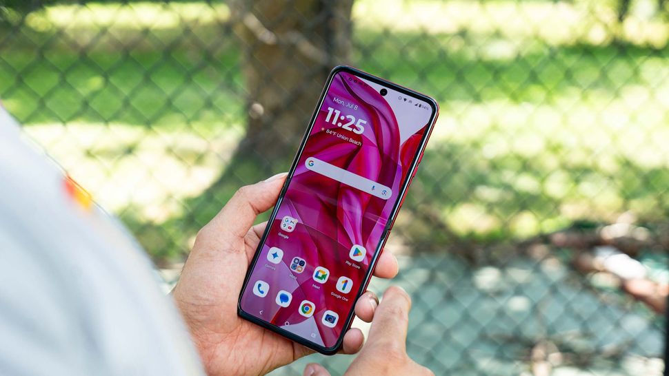 Motorola Razr Plus 2024 review: bigger and better in (almost) every way ...