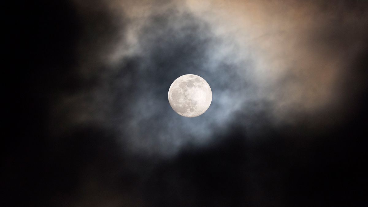 How to photograph the moon using a camera: techniques, kit, and ...