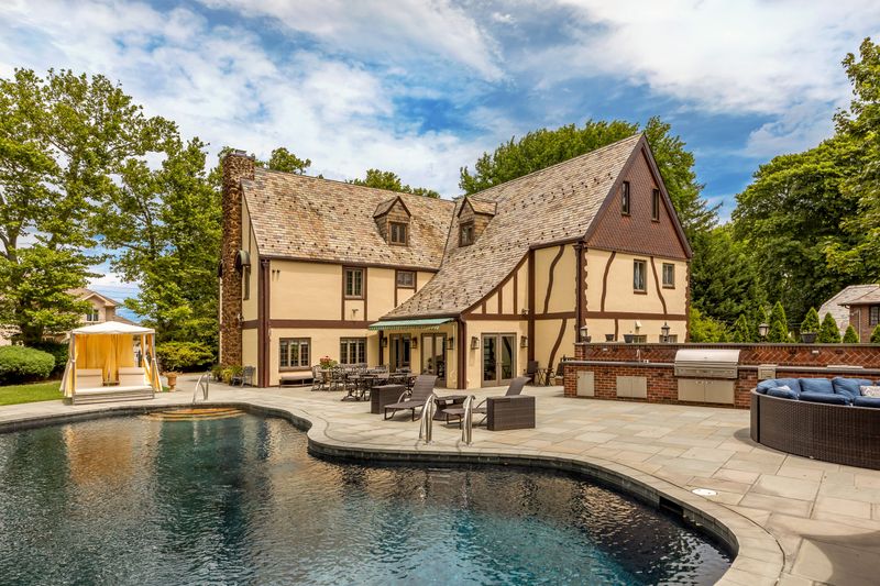 Eat-in kitchen ideas: 10 sociable dining spaces | Homes & Gardens