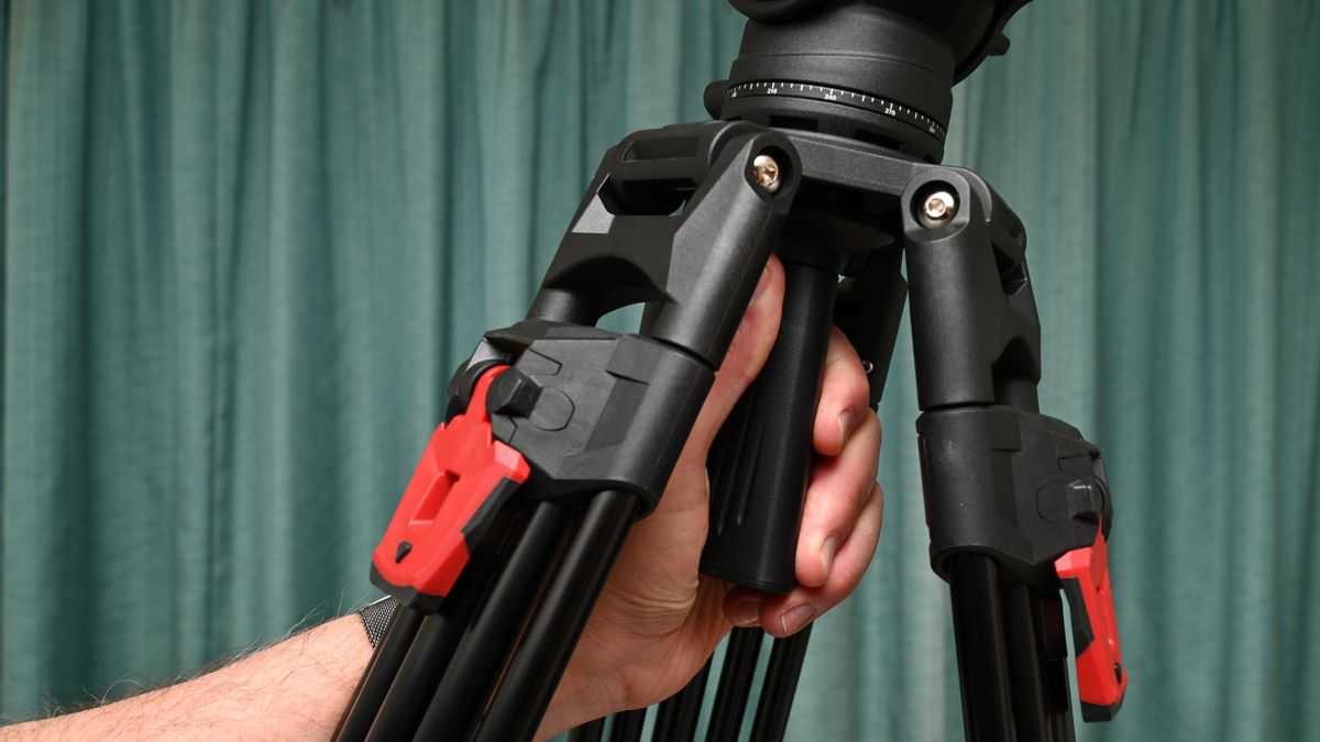 Neewer LL27 video tripod with fluid head review: a mostly sturdy, quick ...