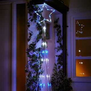 17 Christmas door decor ideas to greet guests with a warm welcome ...