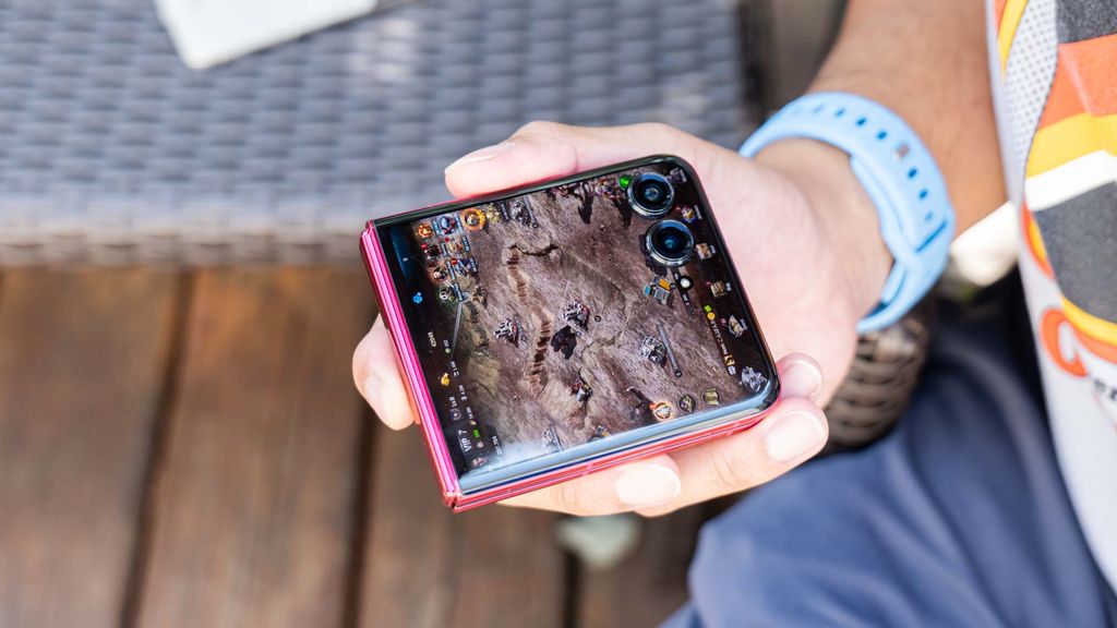 Motorola Razr Plus 2024 review: bigger and better in (almost) every way ...