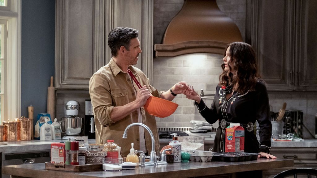 The Cast of 'Country Comfort' Plays "How Well Do You Know Your Co-Star ...