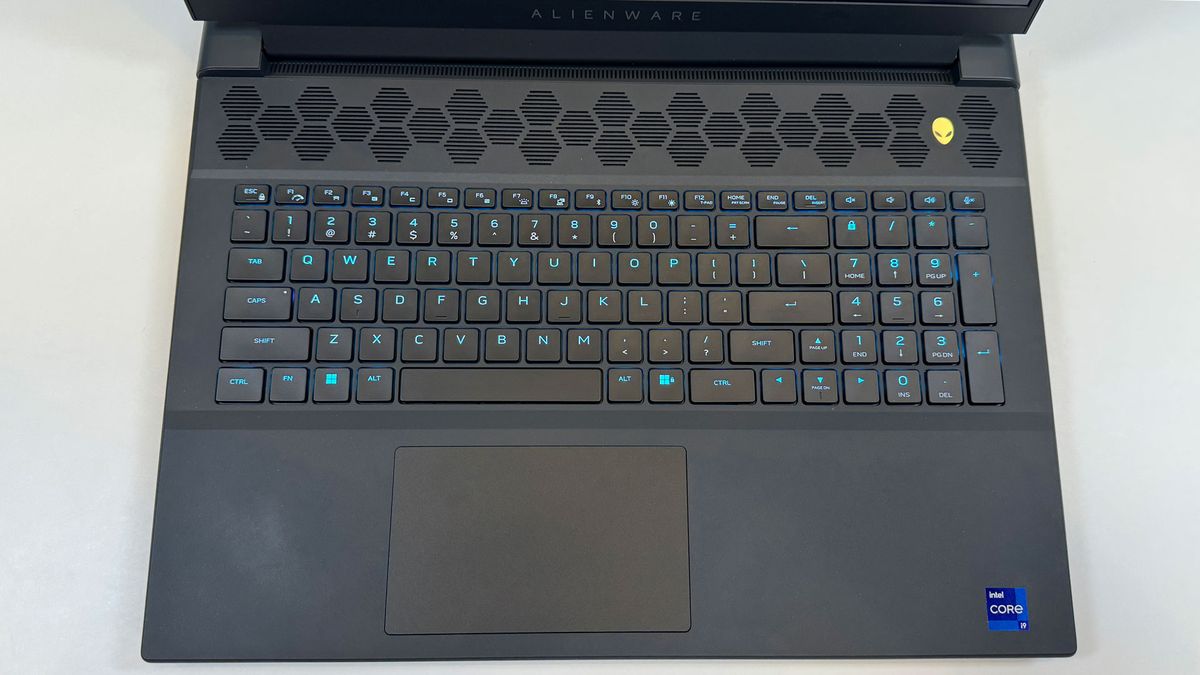 Alienware m18 R2 review: Big battlestation with clicky keys | Tom's ...