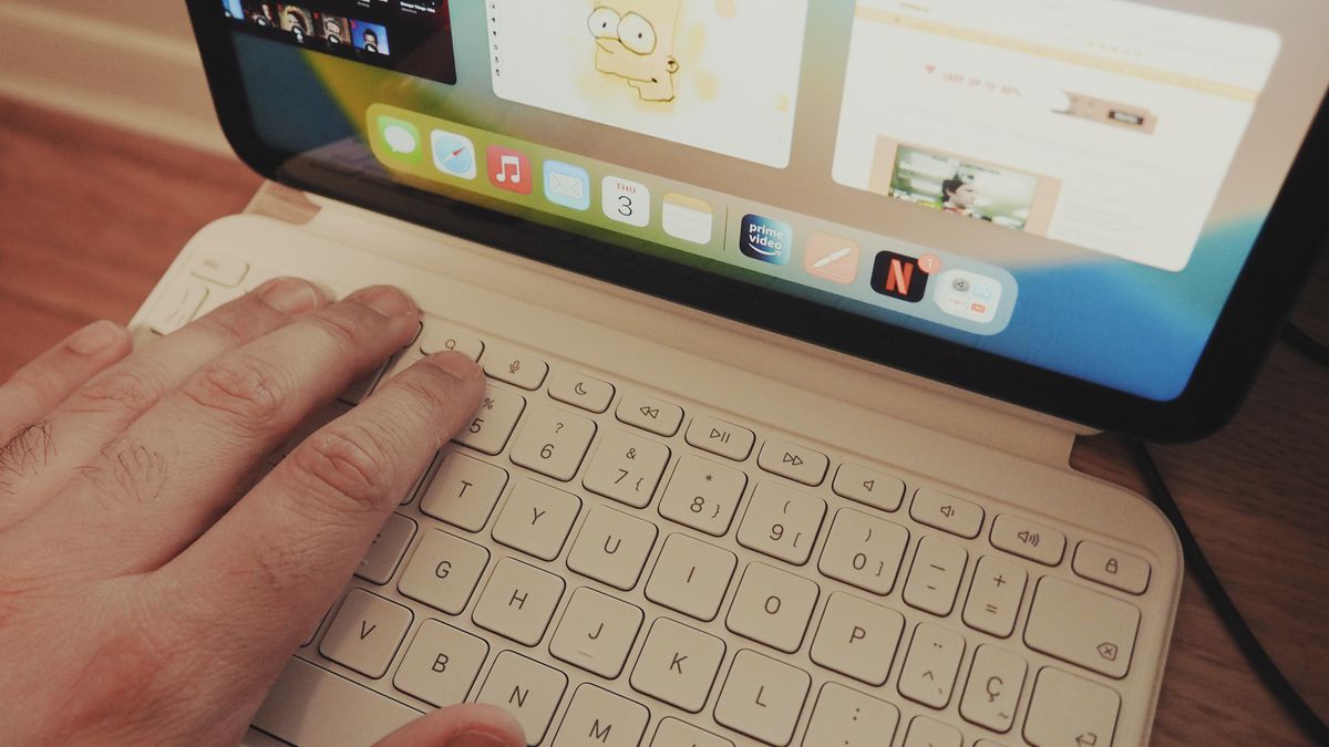 Magic Keyboard Folio for iPad review: The best keyboard case costs too ...