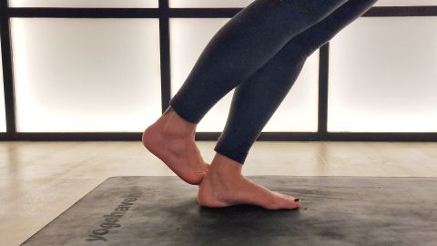 Yoga for runners: This six-move routine boosts flexibility and builds ...