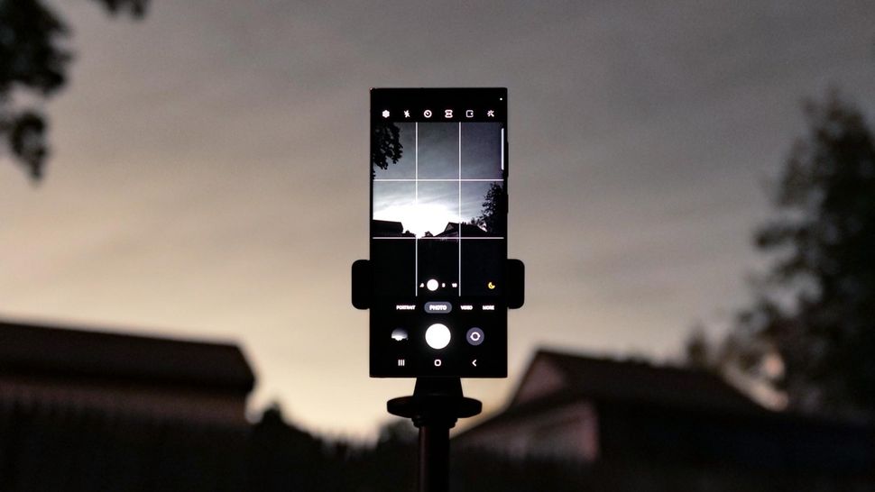 We took some of the best flagship phones for an astrophotography face ...