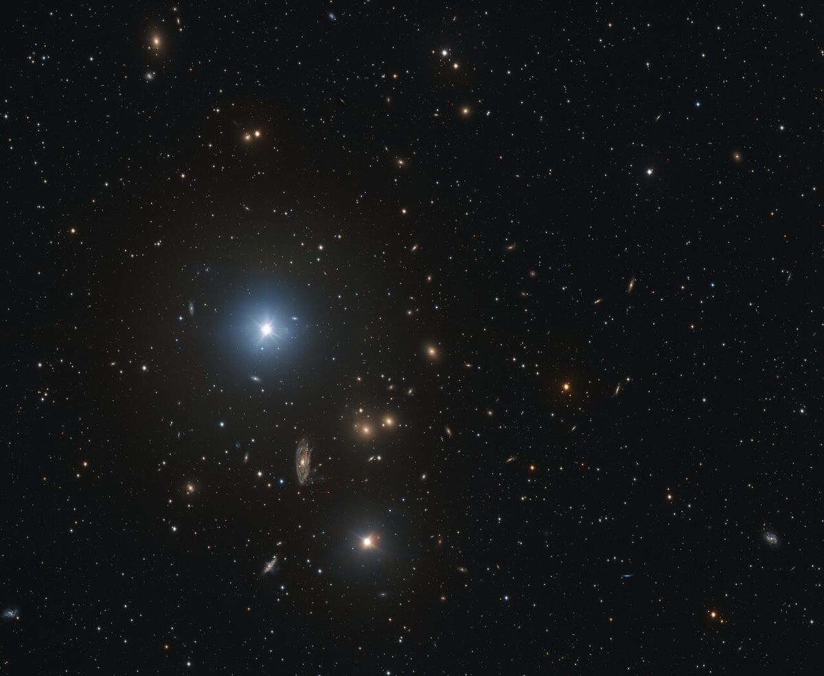 Gas and stars 'stolen' from galaxy in striking European Southern ...