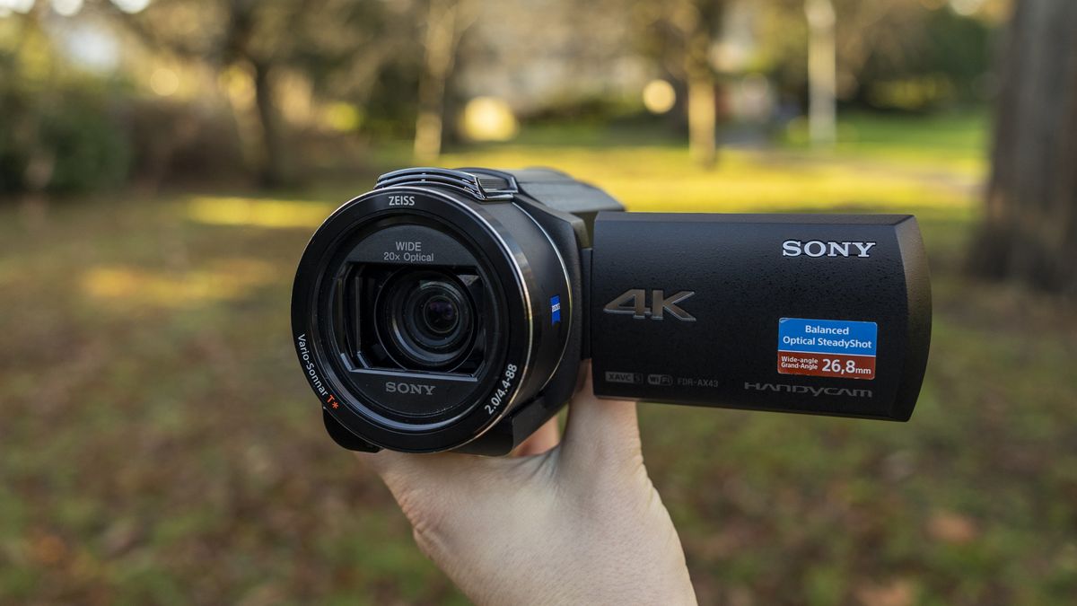 Sony AX43 review: the last vlogging handycam with big zoom appeal ...