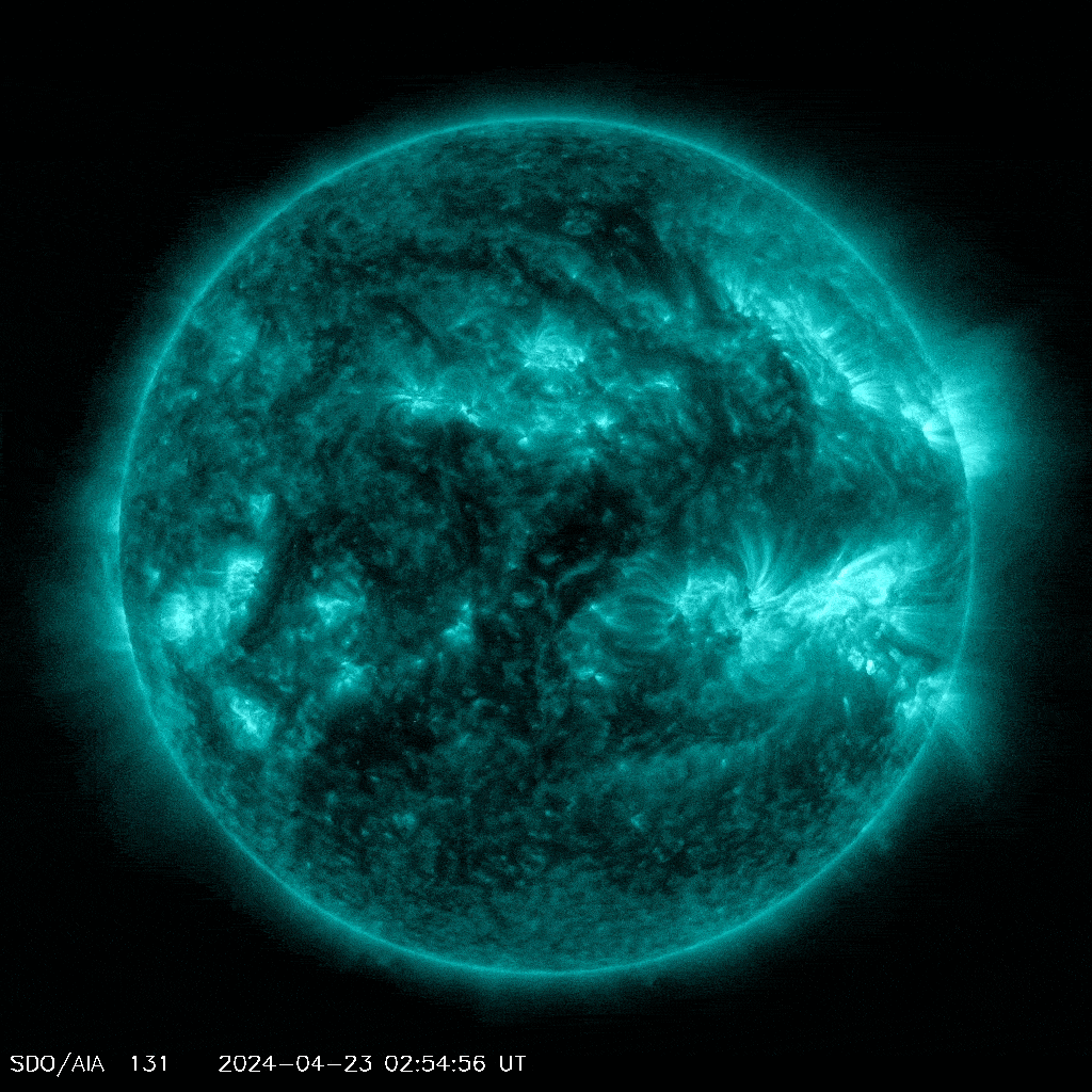 4 solar flares simultaneously erupt from the sun in rare 'super ...