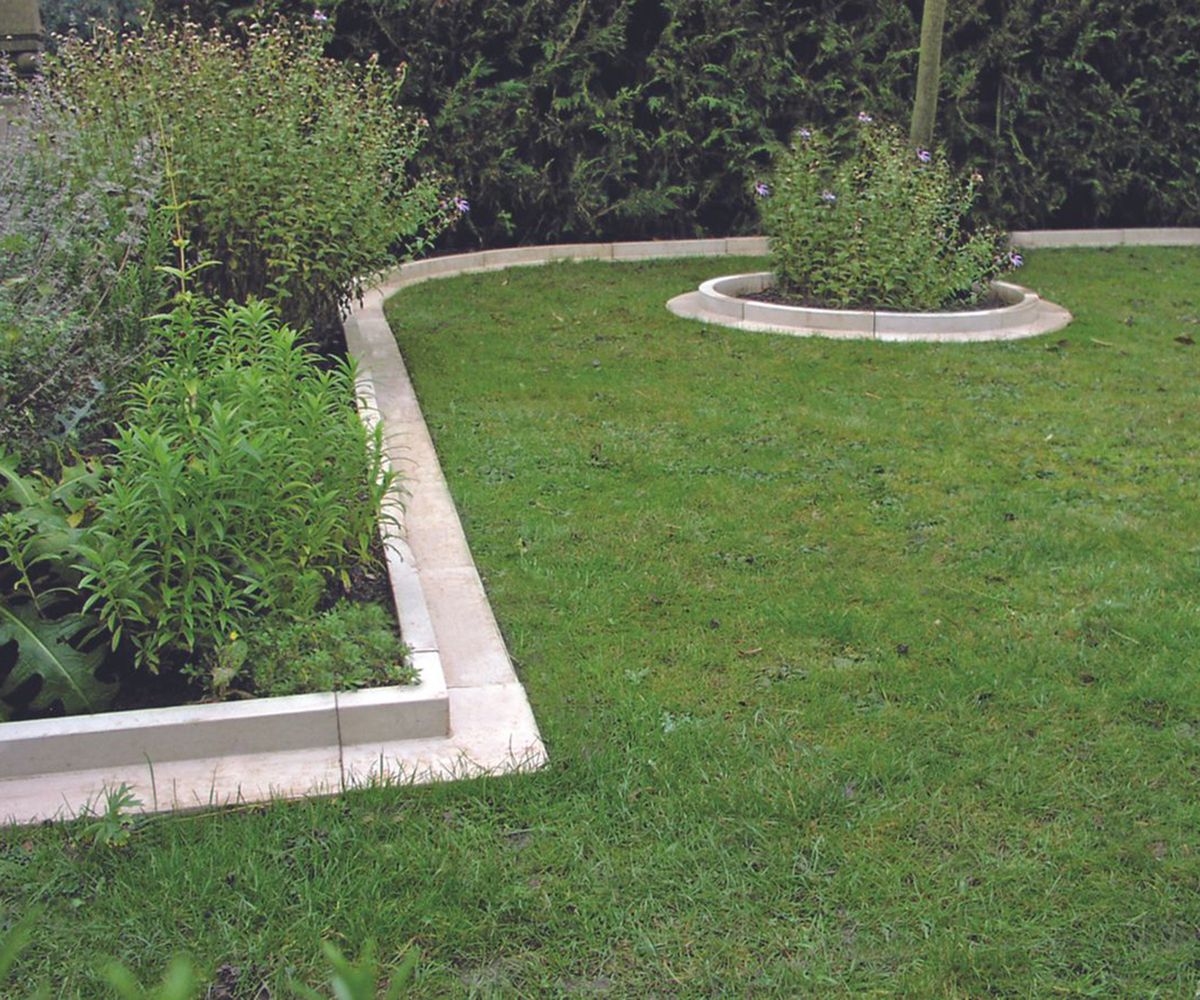 Lawn edging ideas: 11 ways to finish your lawn in style | Homebuilding