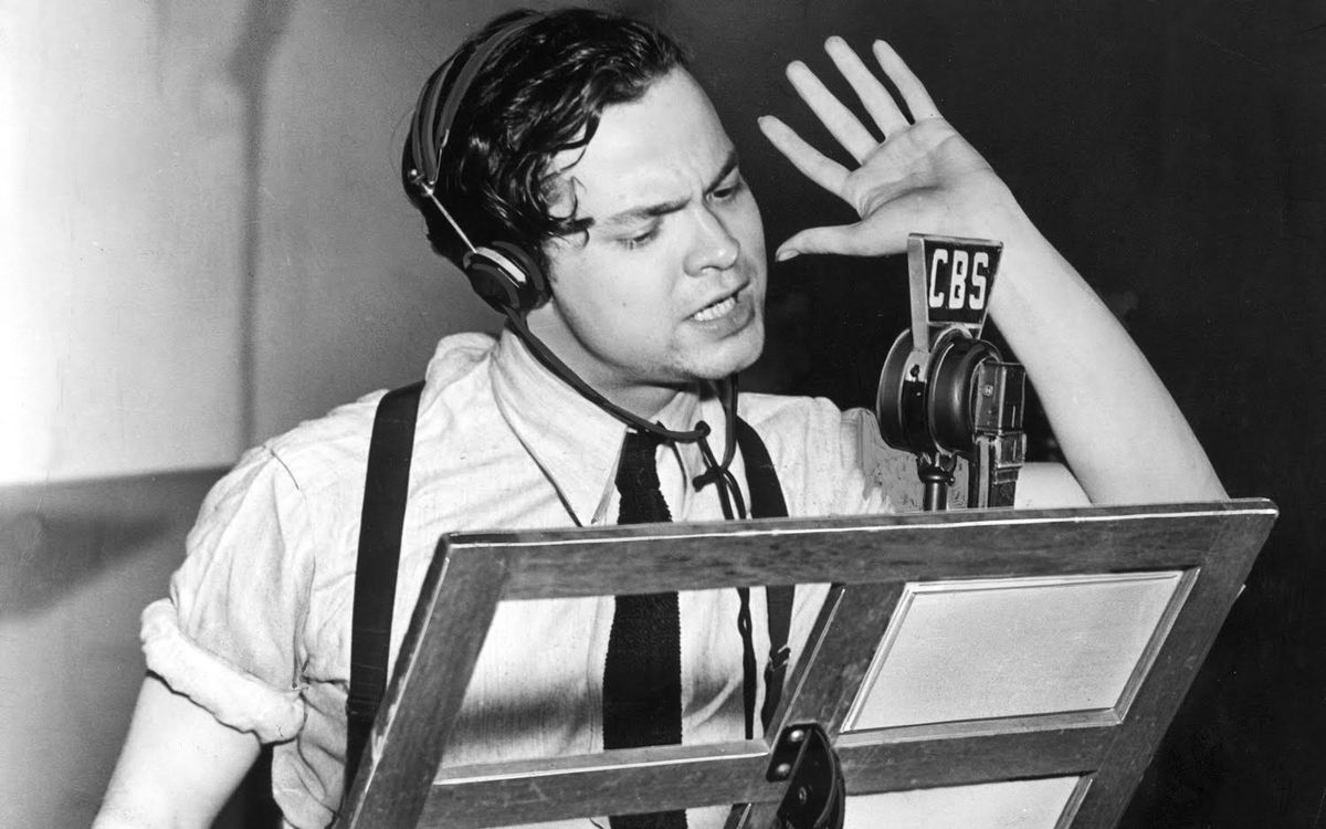 'War of the Worlds' Radio Broadcast Terrified Listeners 80 Years Ago ...