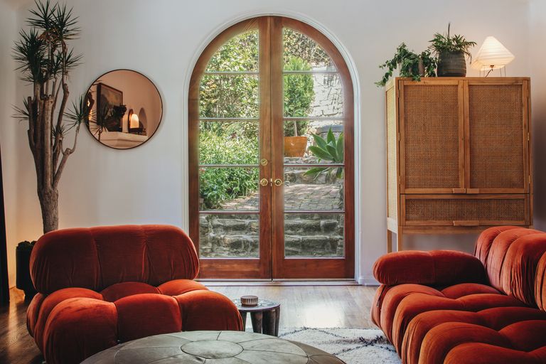 These rust living rooms have convinced me it's the color trend of 2023 ...