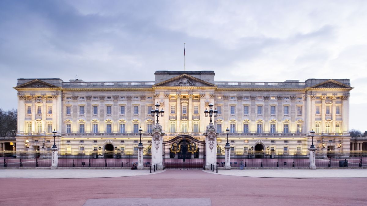 A secret swimming pool at Buckingham Palace? Country Life Quiz of the ...