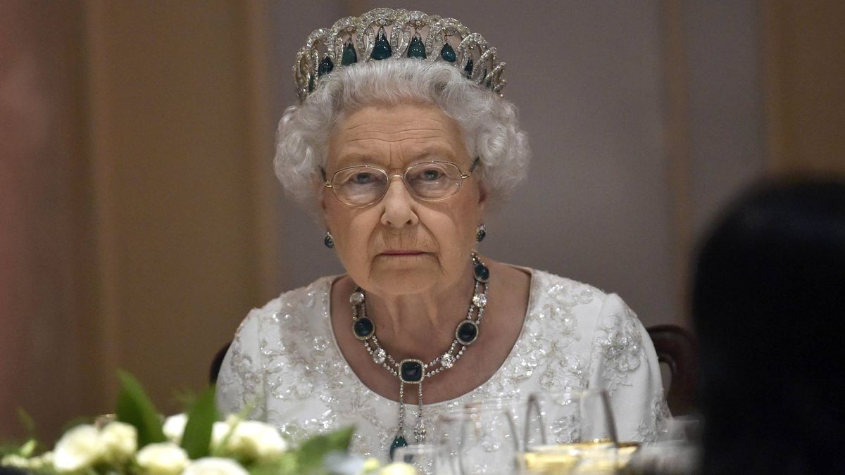 The Queen has one rule that all guests must follow at dinner | Marie ...