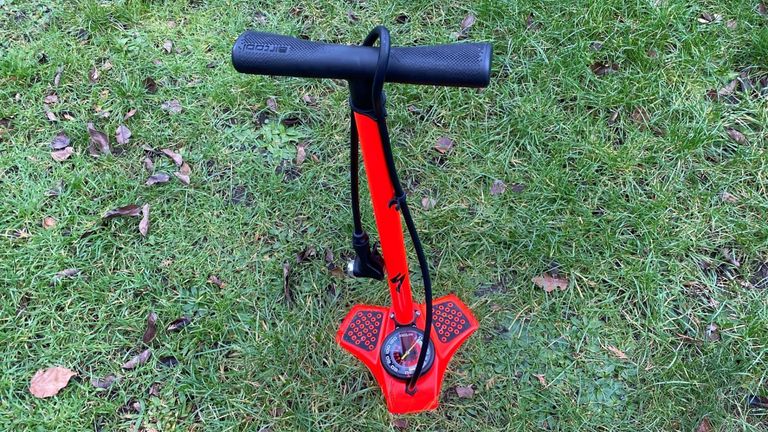 Specialized Air Tool Comp Floor Pump review - the do-it-all pump that ...