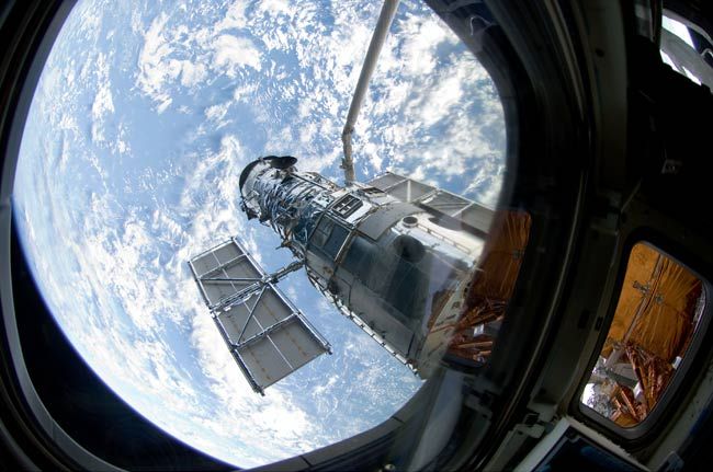 Astronauts Tackle Delicate Hubble Telescope Maintenance | Space