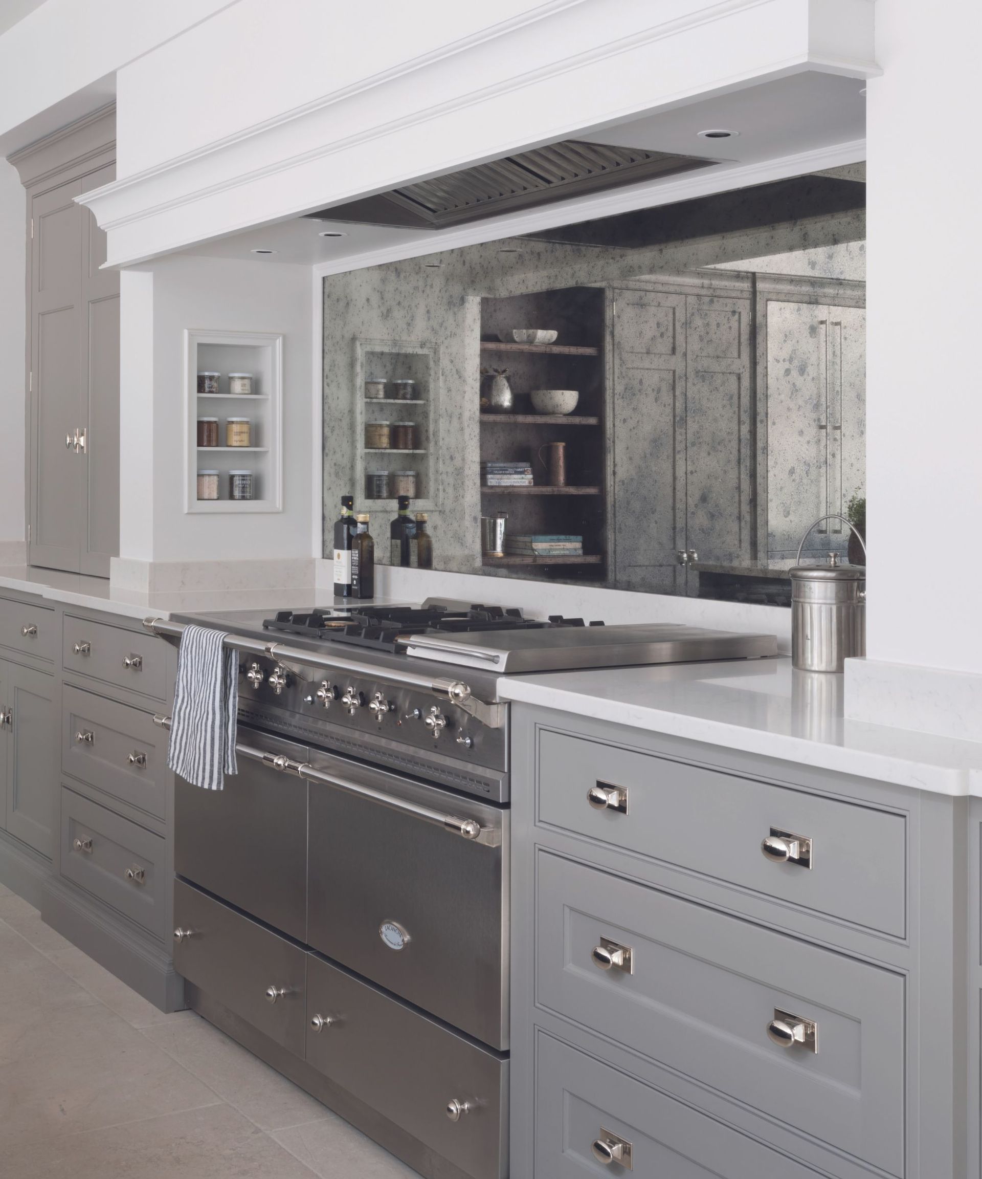 What should I look for when buying a range oven? 7 expert tips | Homes ...