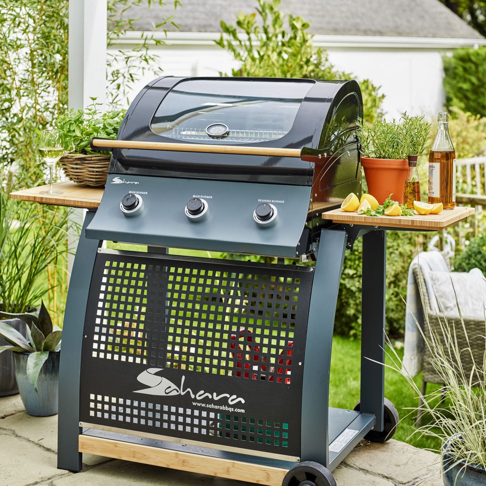 Gas vs charcoal BBQ - which type should you buy? Experts explain ...