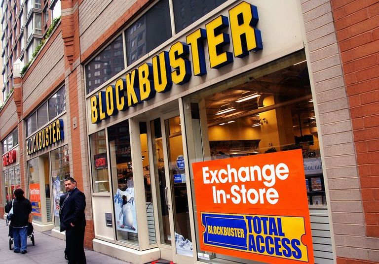 Best '90s Stores | Clothing, Book, and Movie Stores That Closed | Marie ...