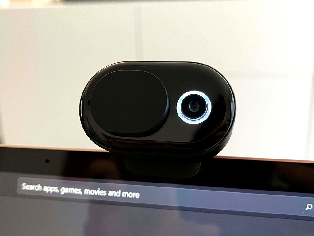 Microsoft Modern Webcam review: This $55 webcam makes you look good ...