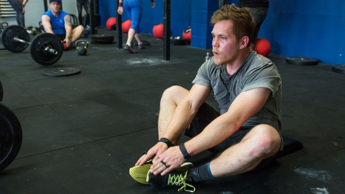 Try This 15-Minute Dumbbell Workout For A Quick Endorphin Hit | Coach