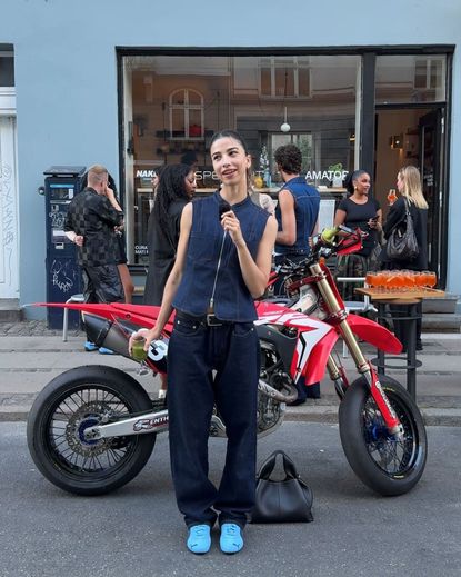 The Blue Trainers Trend Keeps Cropping Up In Chic Winter Outfits | Who ...