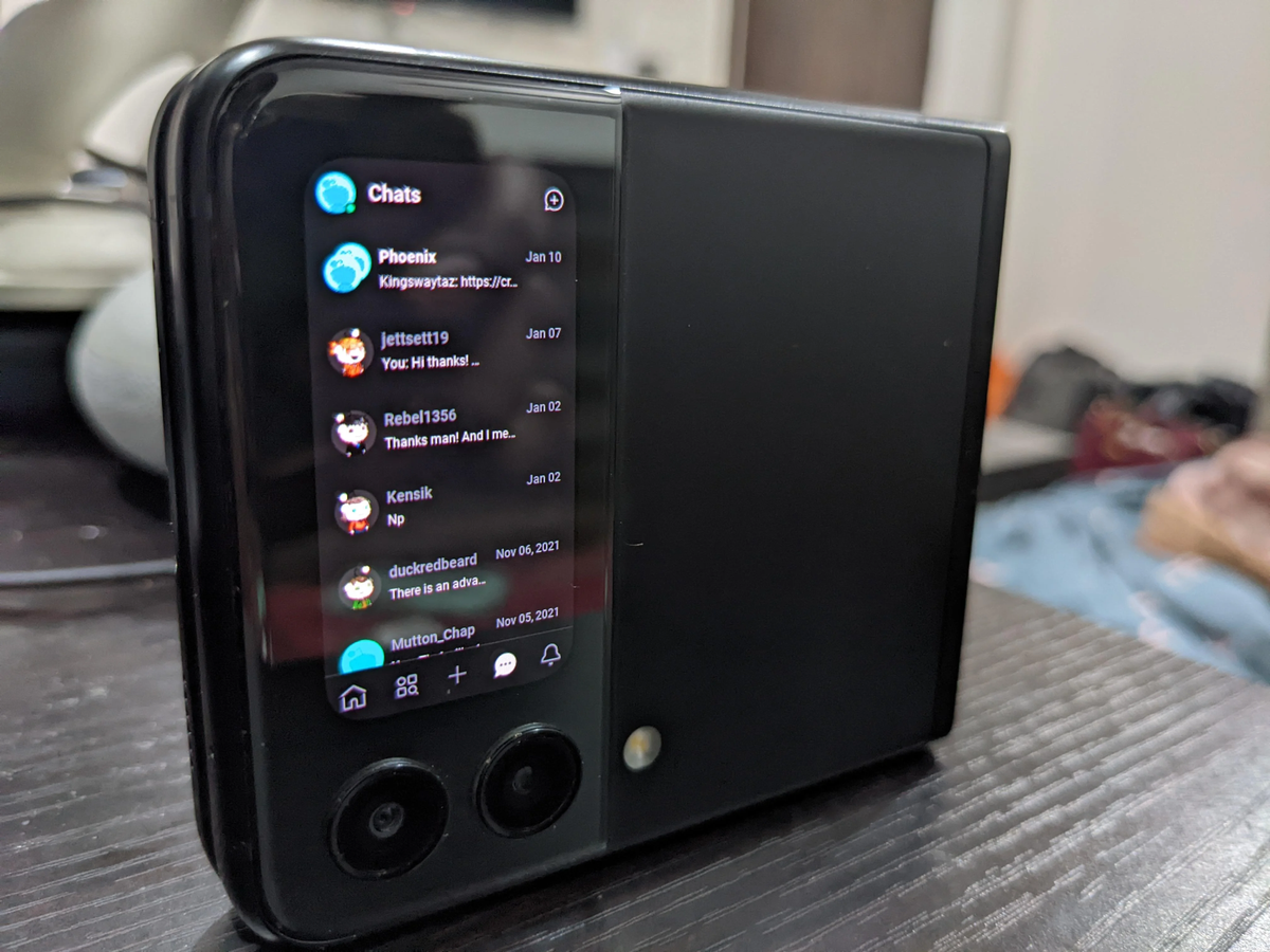 Samsung Galaxy Z Flip 3 lets you use exterior display as a phone — here ...