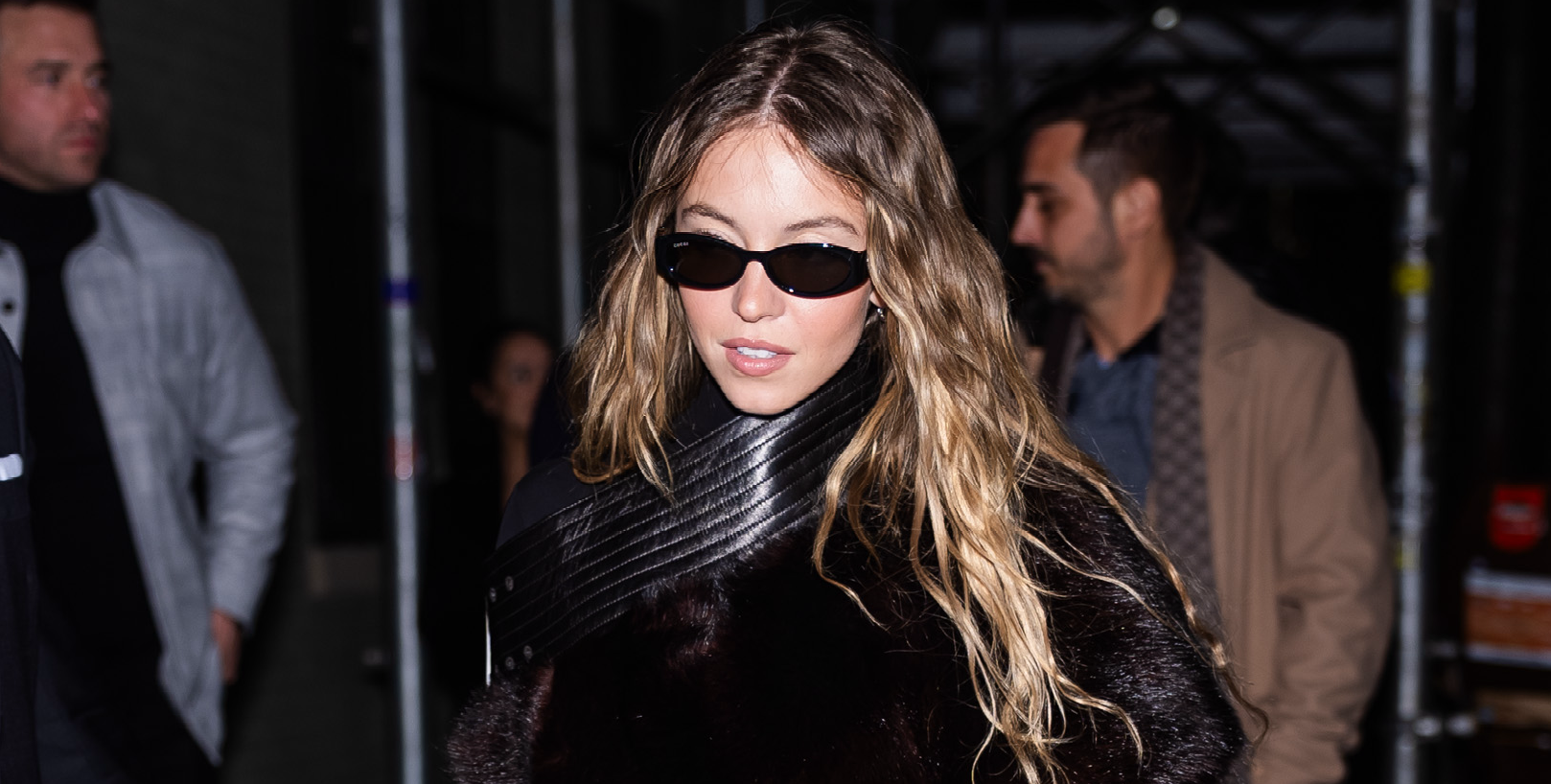 Sydney Sweeney zorgt ervoor dat het bescheiden broekpak beslist NSFW ...