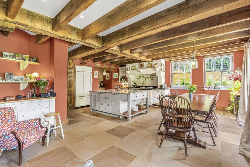 A hopelessly perfect country cottage that's hidden away in one of ...