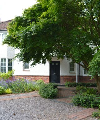 8 considerations when turning a front garden into a driveway | Homebuilding