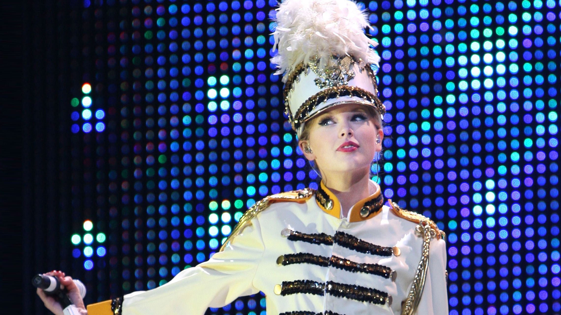 Fan Re-Creates Taylor Swift's Fearless Tour Outfit — How to Make Your ...