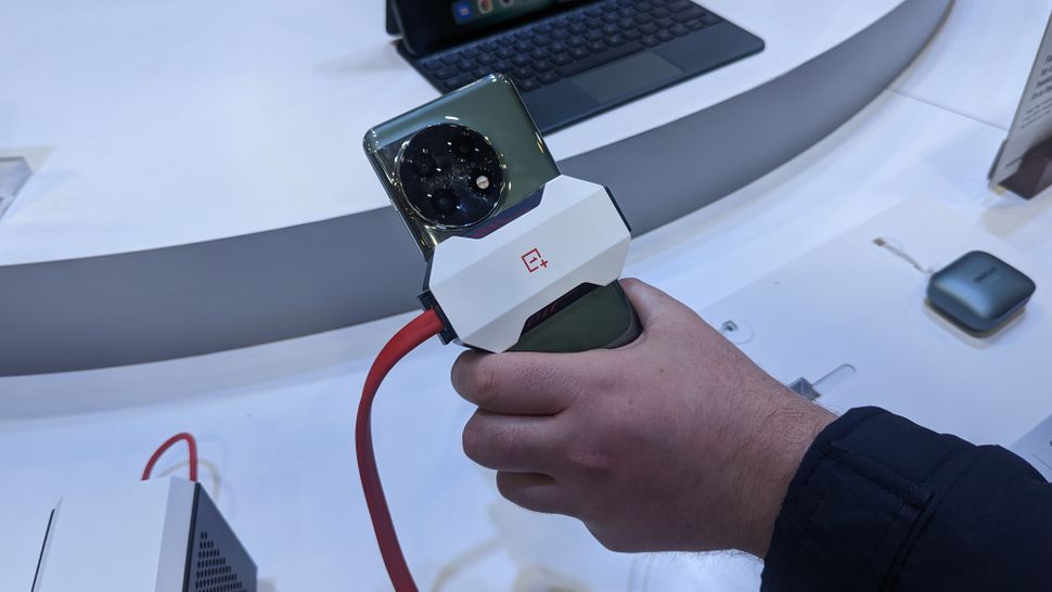 The OnePlus 45W Liquid Cooler is the weirdest thing at MWC — here’s how ...