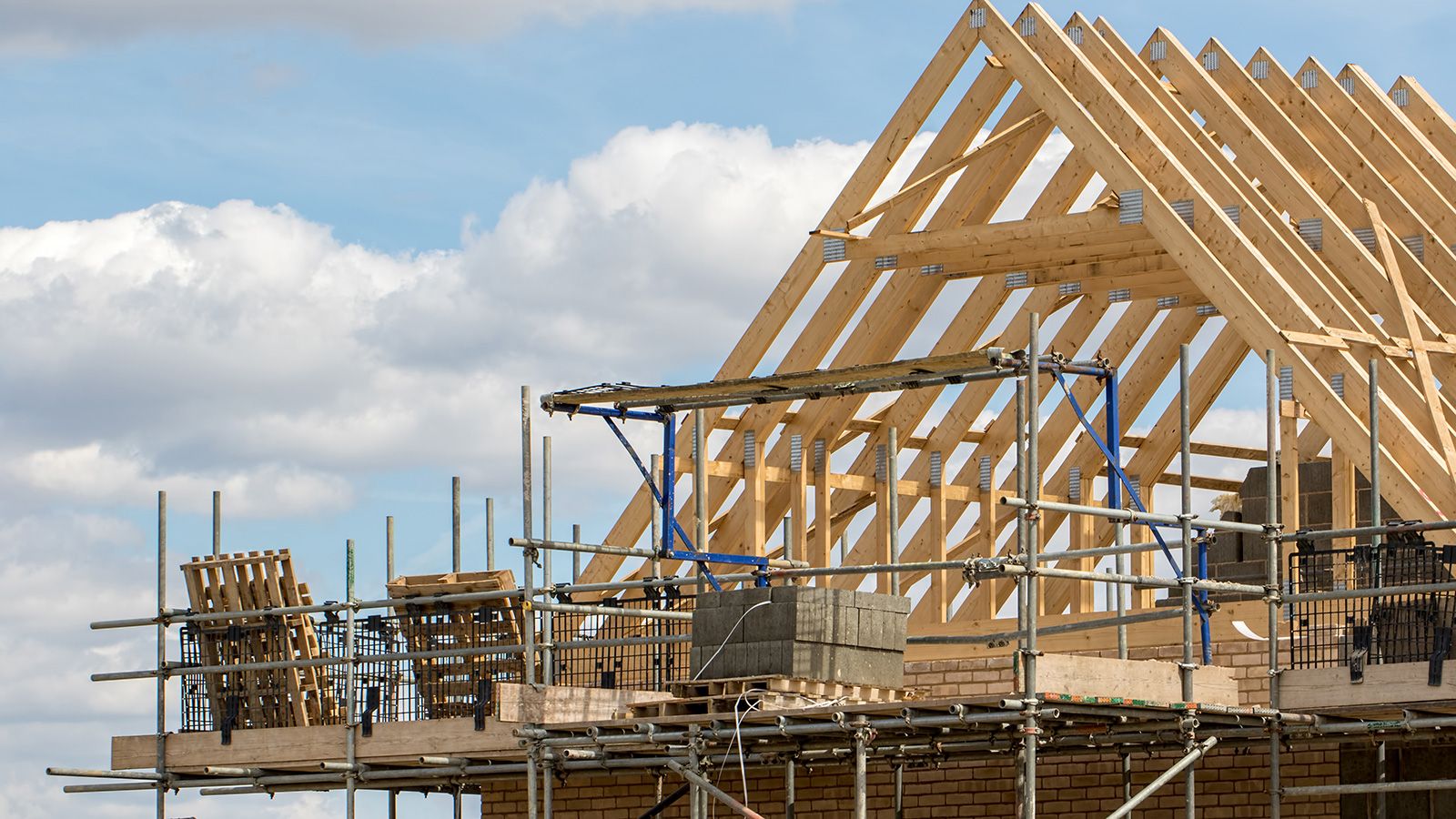 An expert guide to timber roof truss costs | Homebuilding
