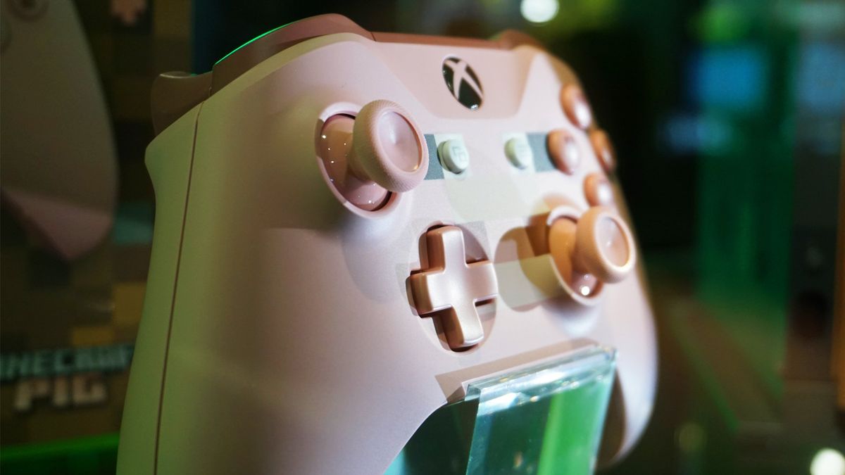 Minecraft Creeper and Pig Xbox One controllers now available | Windows ...