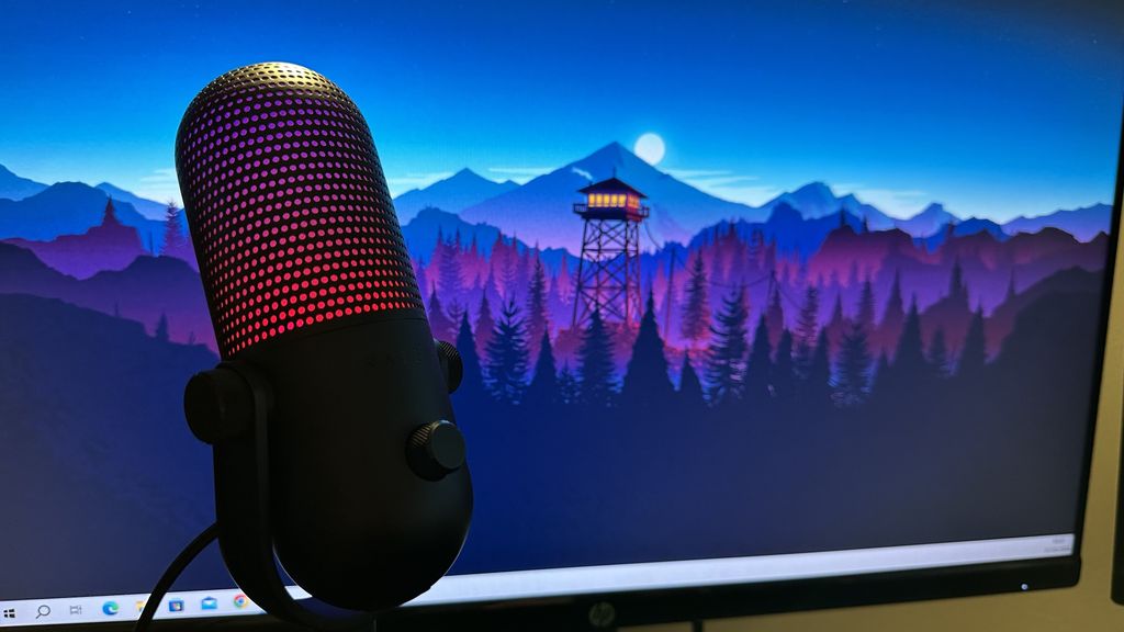 Razer Seiren V3 Chroma review: "RGB does have a function here ...