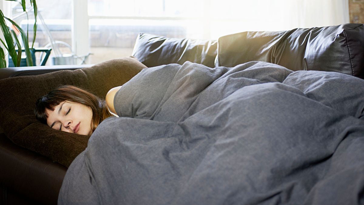 Here’s what happens to your back and sleep if you snooze on the couch ...