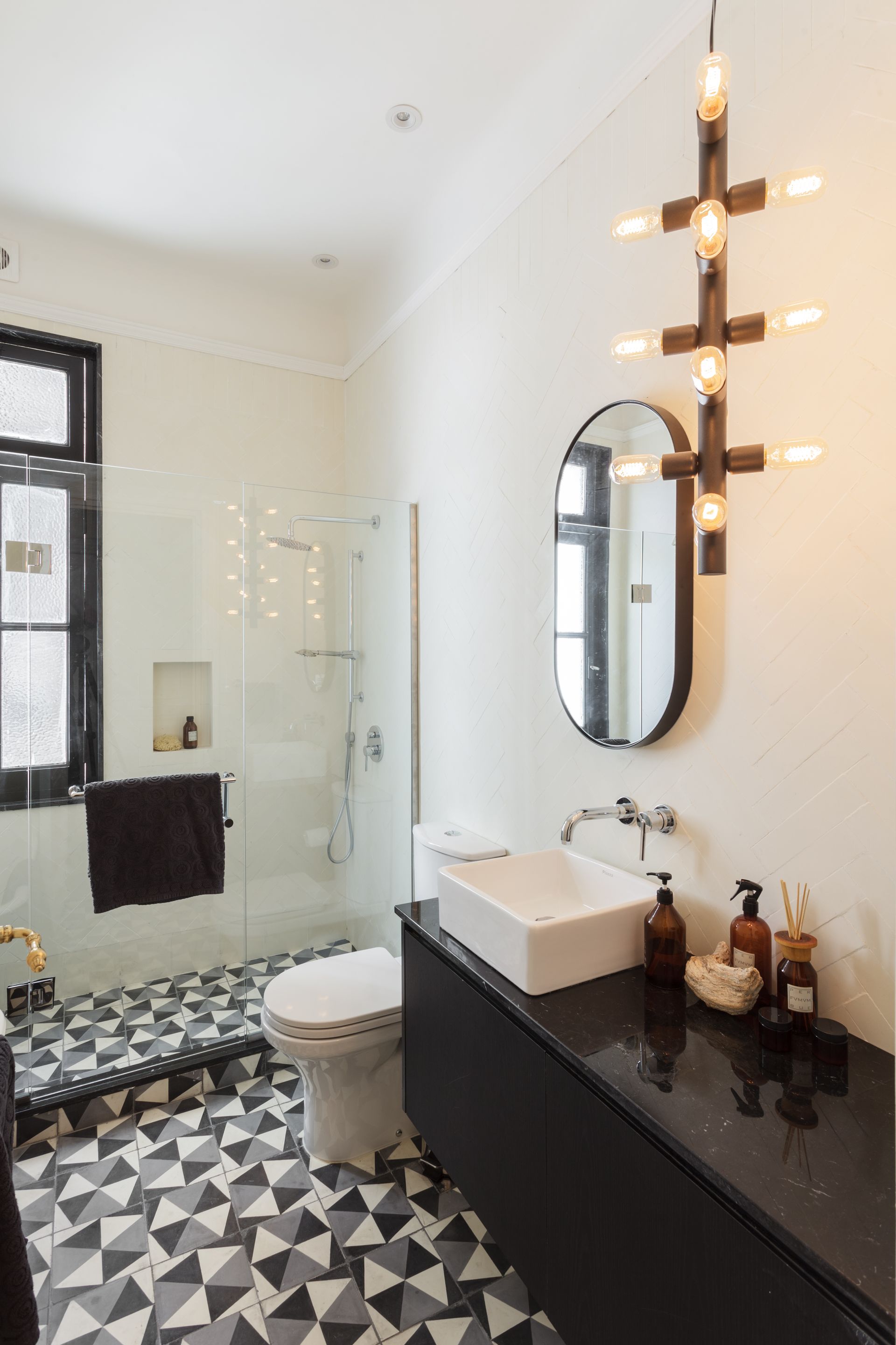 How to Remove Moisture in a Bathroom: 7 HVAC Expert Ways | Livingetc