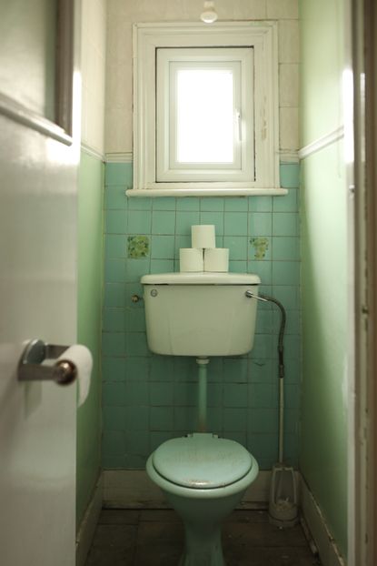 Before & After: Affordable reno of a retro avocado bathroom