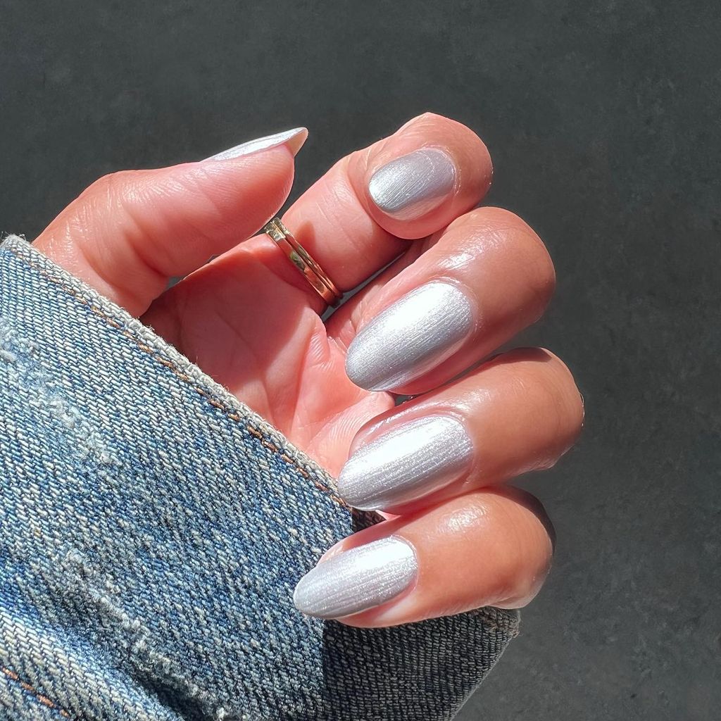 9 Silver Nail Designs That Will Look So Chic This December | Who What Wear