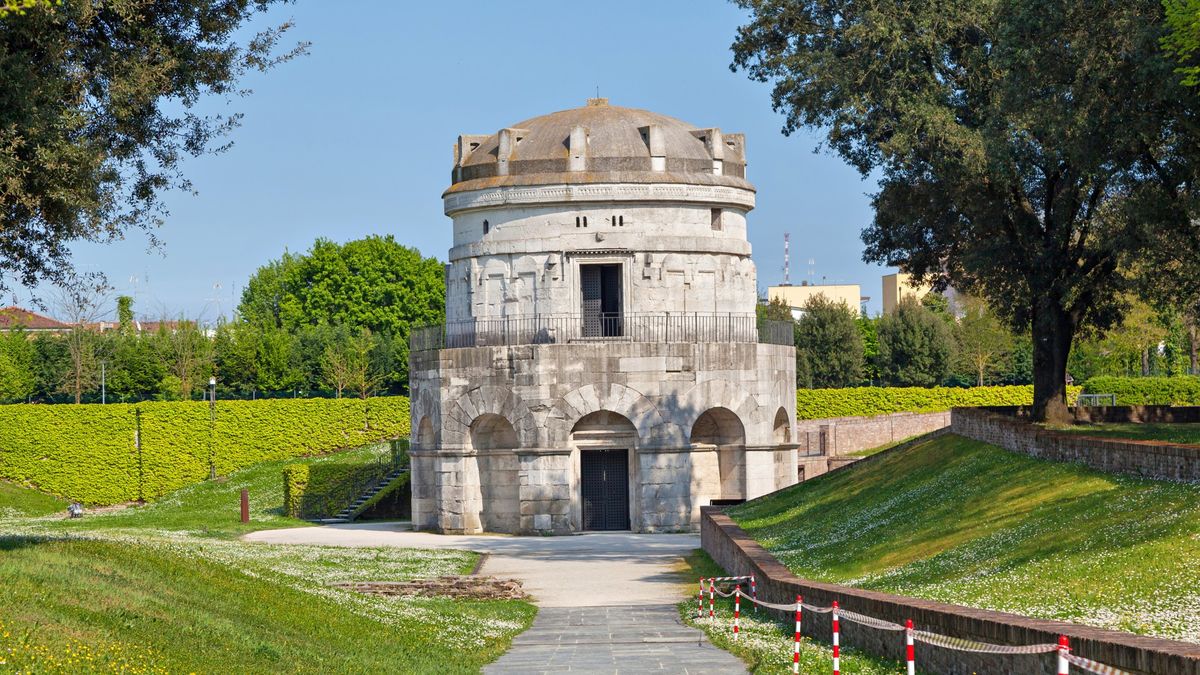 32 astonishing ancient burials, from 'vampire' decapitations to riches ...