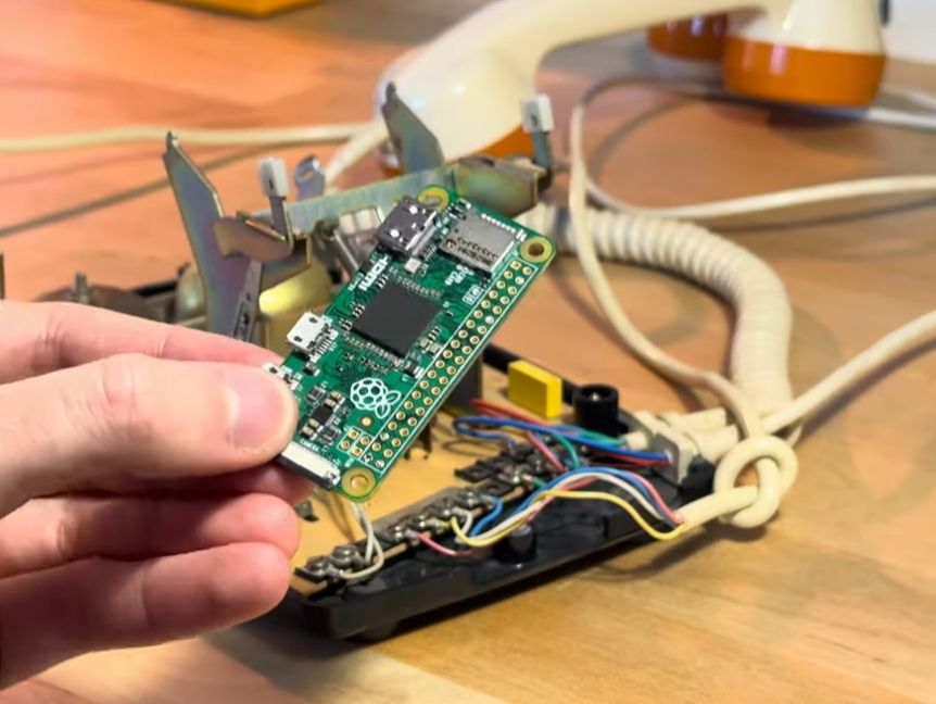 This old phone reads poetry to you using a Raspberry Pi Zero | Tom's ...