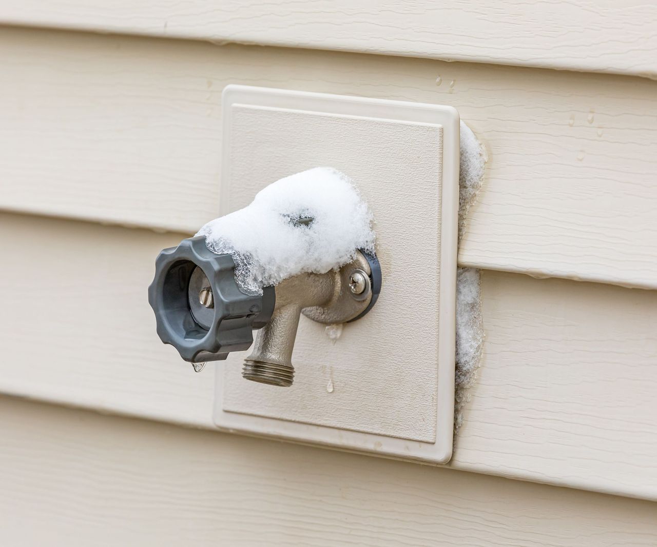 How to stop outdoor spigots from freezing, 8 simple steps | Homes and ...