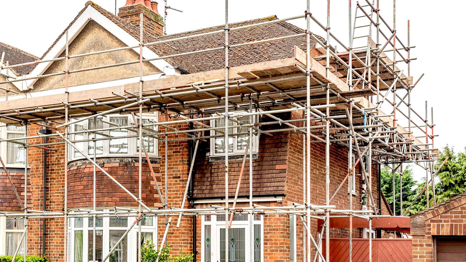 Scaffolding costs: what you can expect to pay in 2024 | Homebuilding